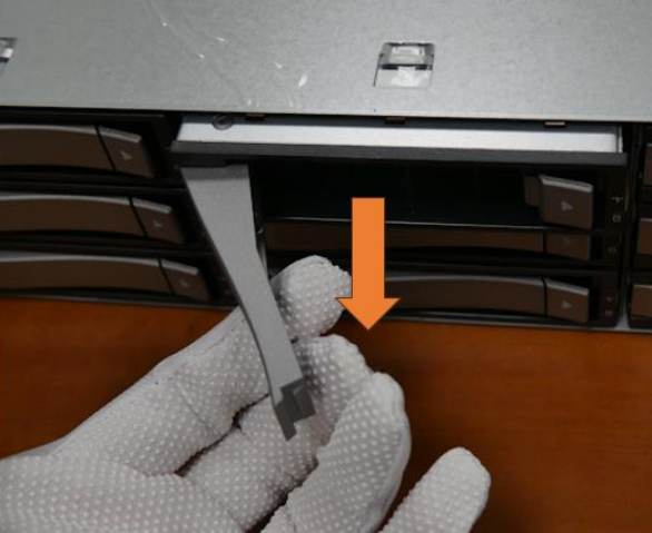 How to replace the HDDs in the DIVAR IP all-in-one 7000 (gen4)?