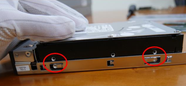 How to replace the HDDs in the DIVAR IP all-in-one 7000 (gen4)?